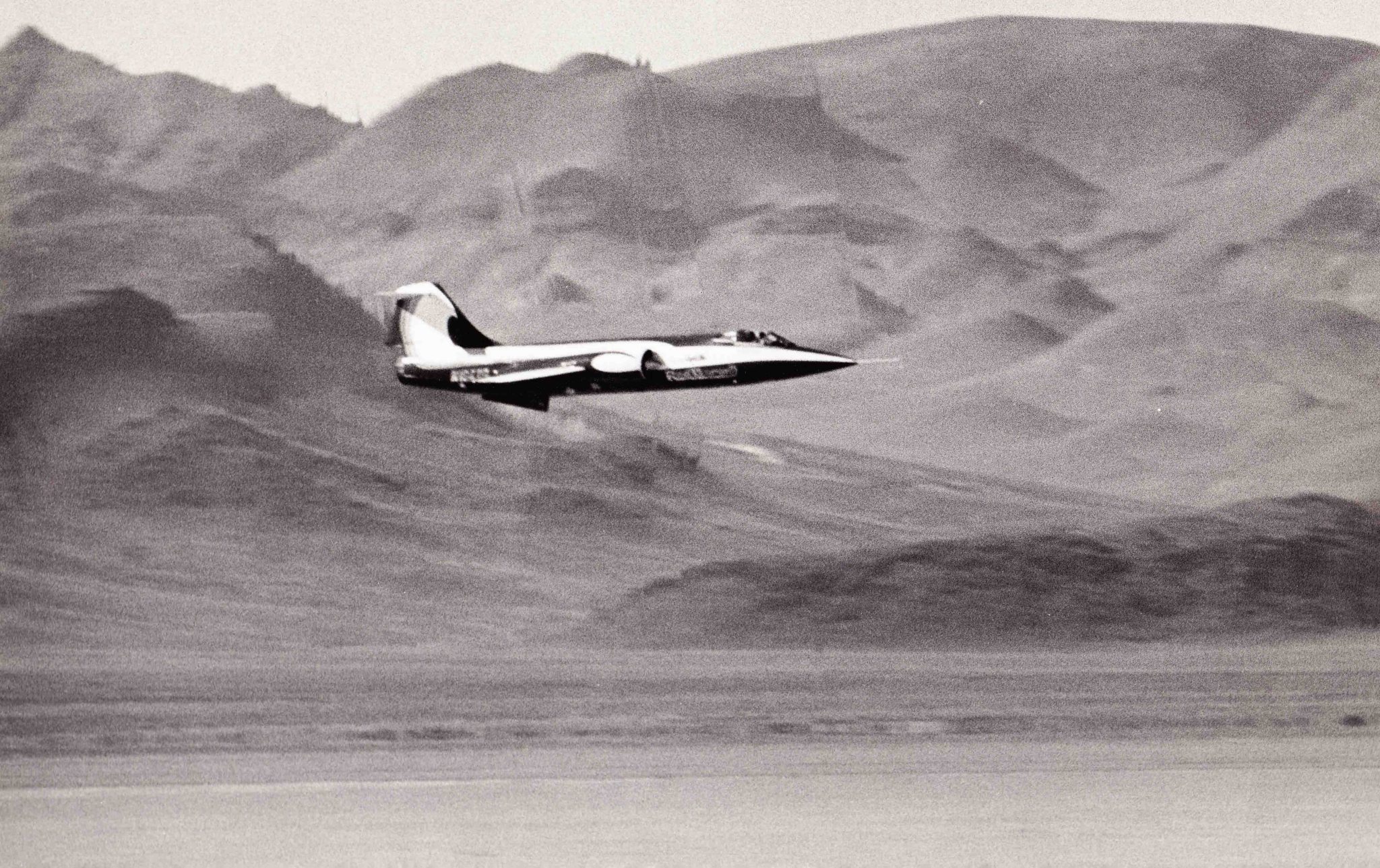 The Fastest Warbird: Darryl Greenamyer and the RB-104 "Red Baron ...