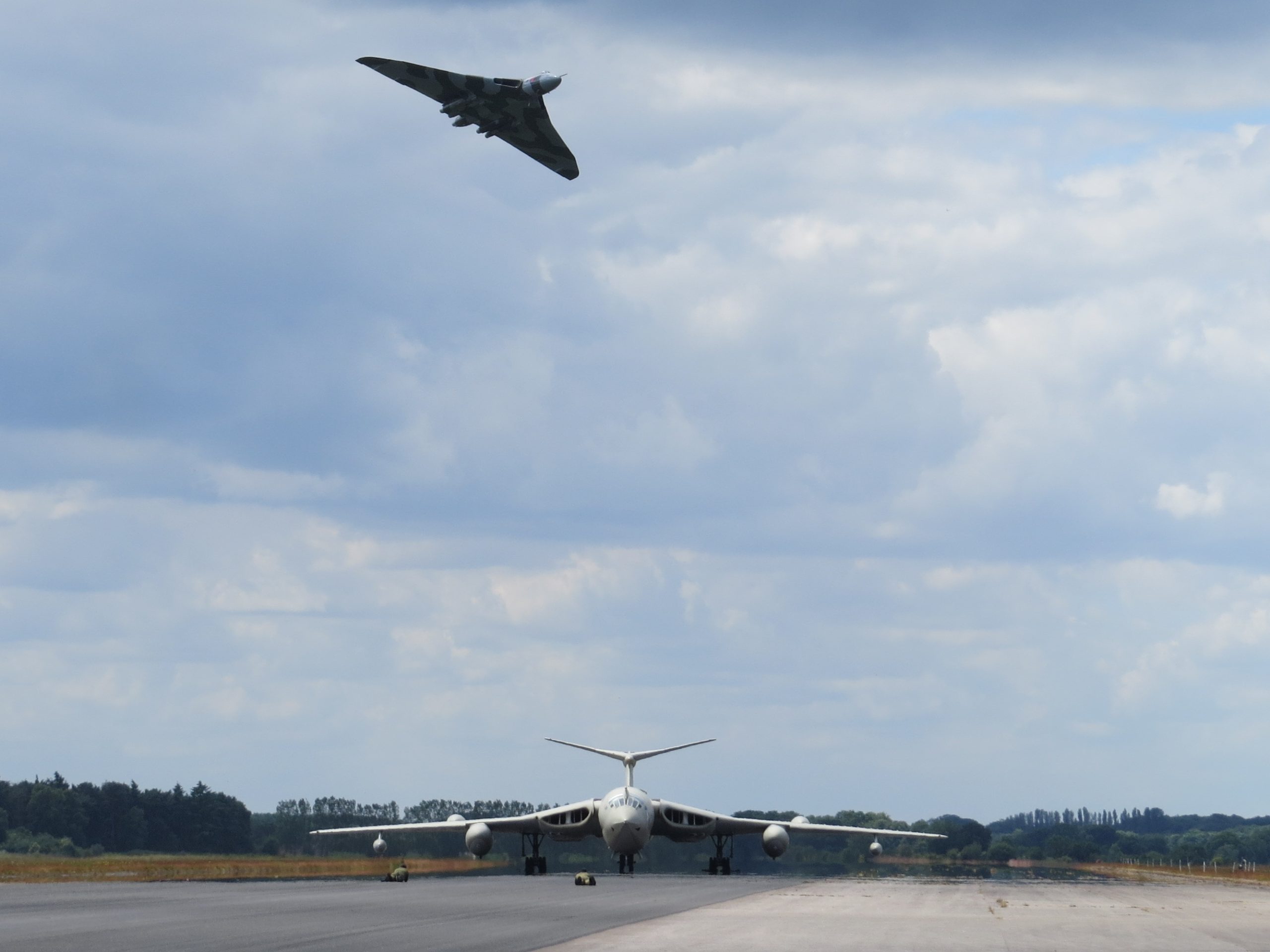 Today in Aviation History: First Flight of the Handley Page Victor ...