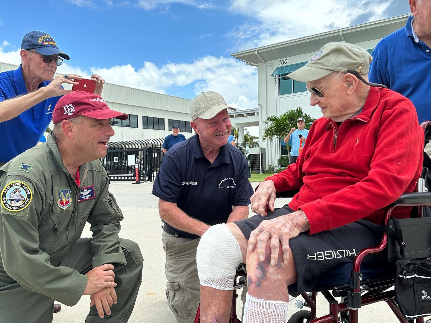 CAF Airbase Georgia Surprises WWII Pilot With a Visit From a P-51 Mustang