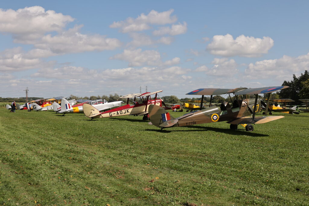 Oaksey Park"s De Havilland Moth Club Fly-In - Vintage Aviation News