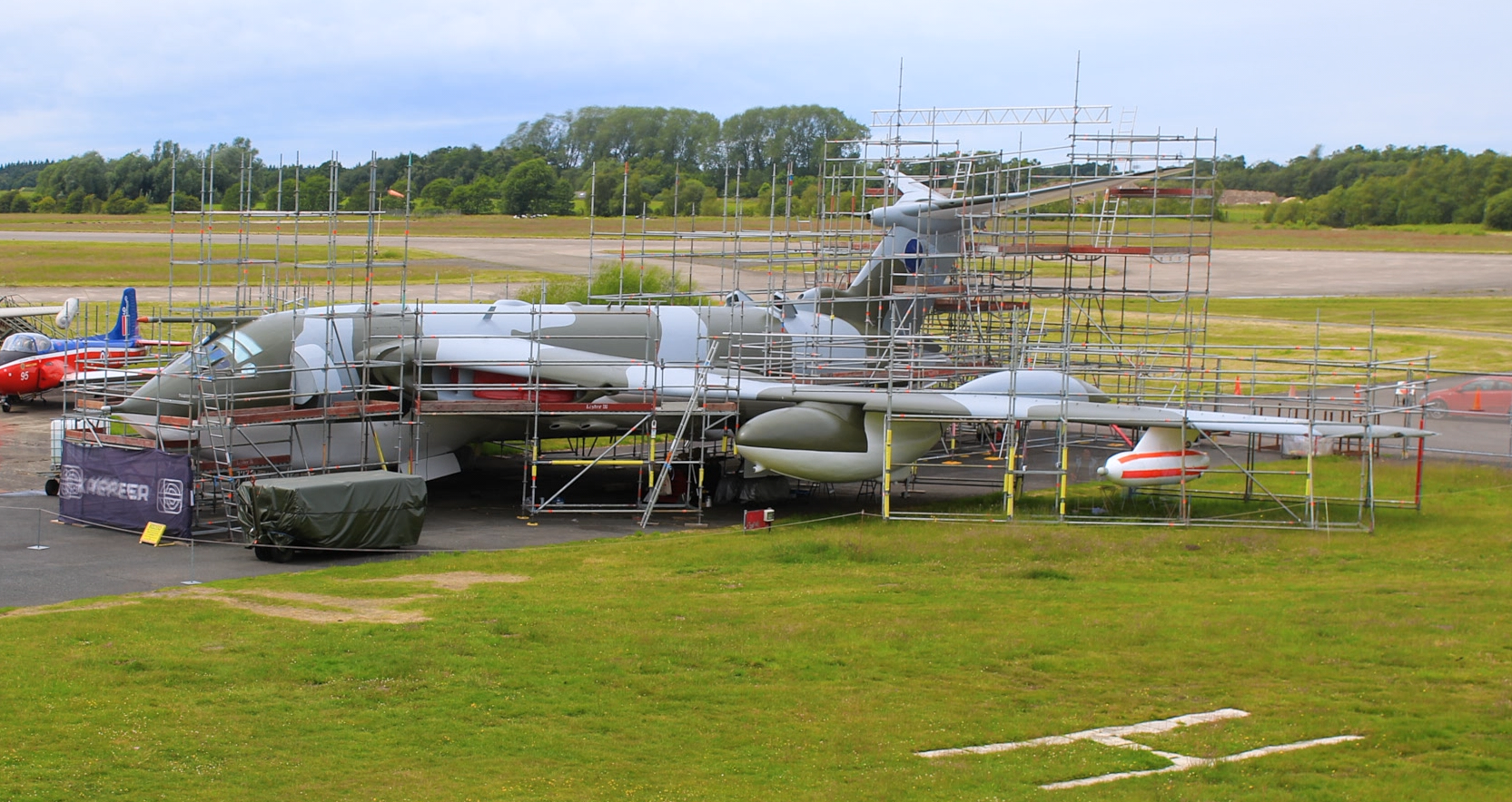 Yorkshire Air Museum’s Handley Page Victor K2 Repaint Captured in Time ...