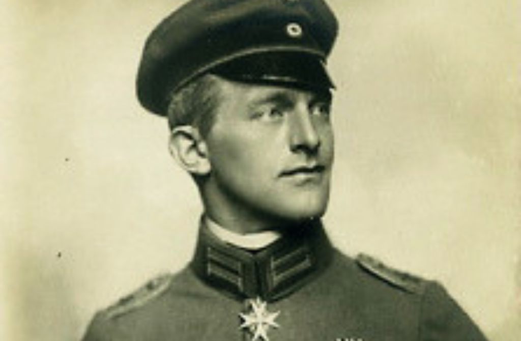 Aces of War: Carl Menckhoff - The Knight of the Albatros - Vintage ...
